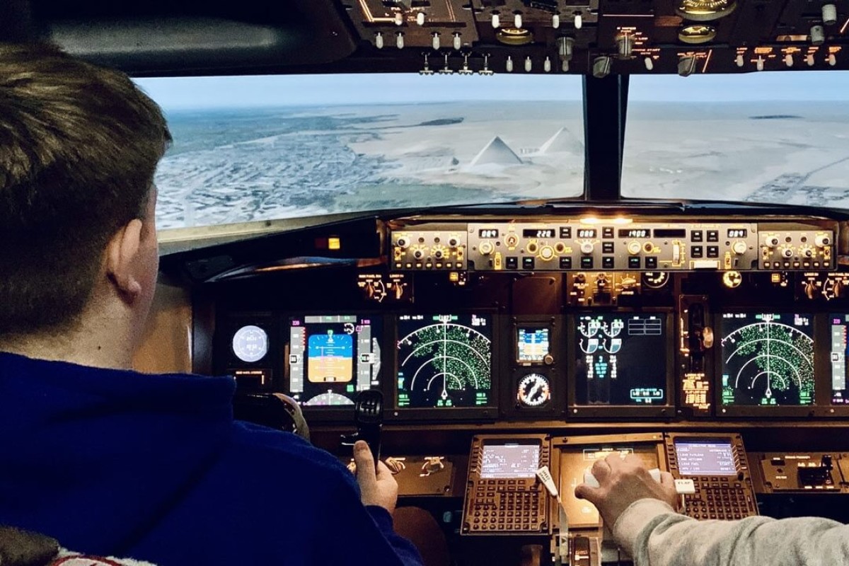 Go on a 60 Minute Commercial Flight Simulator in Gloucestershire