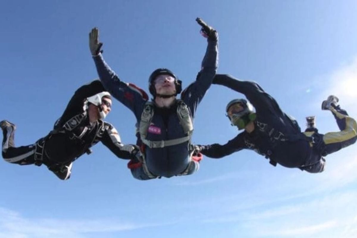Become a solo skydiver on this Suffolk AFF Skydiving License Course