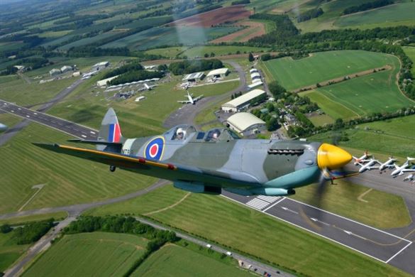 Book a 30 Minute Cotswolds ‘Fly a Spitfire’ Experience with FlyDays!
